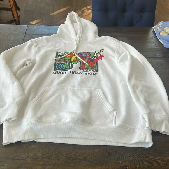 H&M | Shirts | Hm Mens Music Television Mtv T Regular Fit White L ...